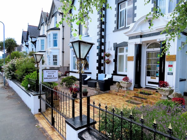 Holcombe House - Llandudno