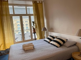 1 quarto, escrivaninha, Wi-Fi de cortesia, roupa de cama