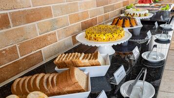 Pequeno-almoço tipo buffet diário incluído