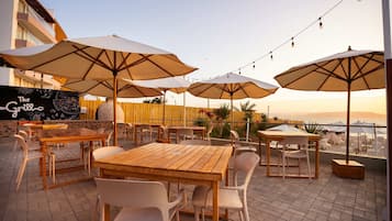 Bar à beira da piscina