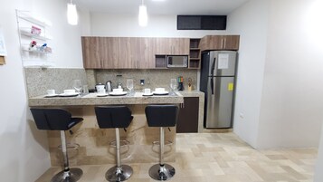Apartamento, 2 quartos | Sala de jantar