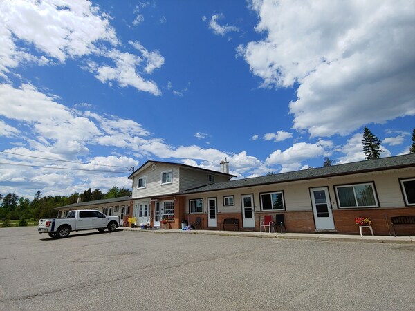 Town And Country Motel In Nipigon - Ontario