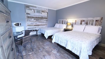 Quarto Comfort, 2 camas de casal | 1 quarto, com decoração personalizada, com mobília individualizada