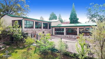 Quarto casal superluxo | Fachada da propriedade