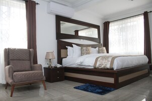 Quarto Executivo | Cofre no quarto, com decoração personalizada