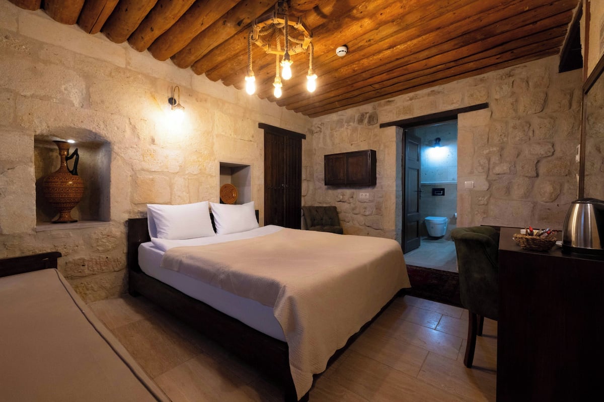 Quarto Duplo Deluxe (Hezen Stone) | Minibar, com decoração personalizada, Wi-fi grátis