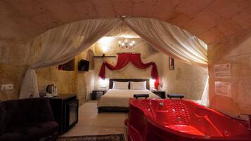 Quarto Duplo Júnior (Ambar Cave) | Minibar, com decoração personalizada, quartos insonorizados