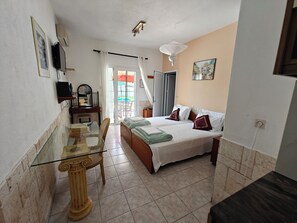 Suite Familiar, 2 quartos, piscina privativa, em frente à praia (private pool from 20.06.2024 on) | Lençóis italianos Frette, roupa de alta qualidade, edredões de penas 