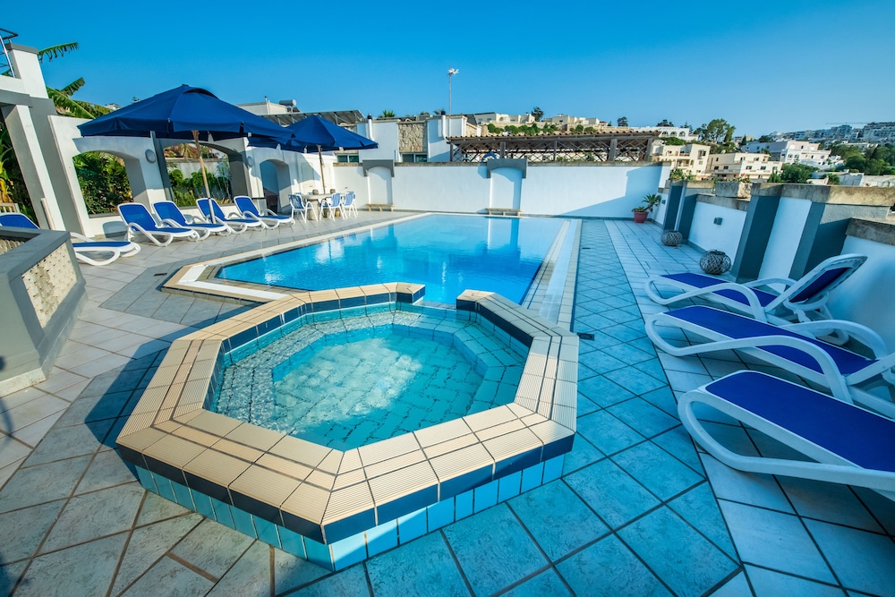 La Mediterranea Villa Apartments Garden Flat - Malta