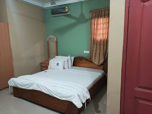 Quarto luxo | Frigobar, individualmente mobiliados, escrivaninha, Wi-Fi de cortesia