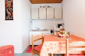 Cozinha privada | Frigobar, máquina de café expresso, chaleira elétrica