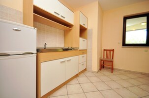 Cozinha privada | Geladeira, micro-ondas, cooktop, talheres/pratos/utensílios de cozinha