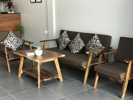 Área de estar no saguão