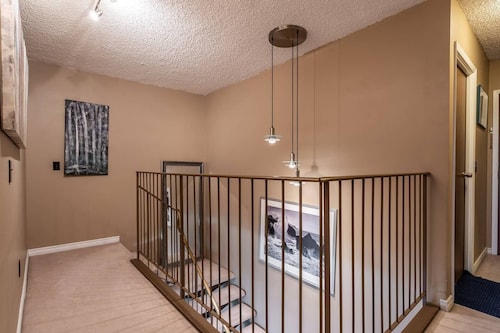 180° Pool Duplex - Calgary