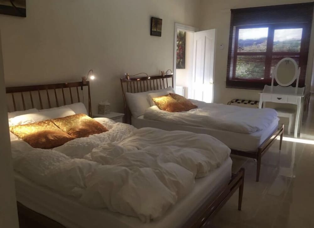 La Belle Villa, Rostrevor, N. Ireland - Carlingford