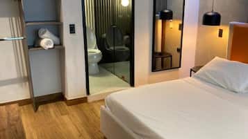 Quarto júnior | Roupas de cama premium, escrivaninha, espaço de trabalho para notebook