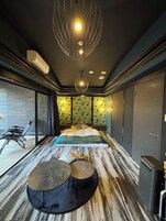 Suíte luxo | Edredons de pluma, escrivaninha, espaço de trabalho para notebook