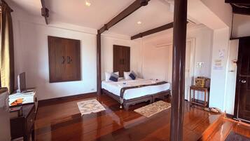 Quarto Deluxe (River Front) | Minibar, secretária, Wi-fi grátis, roupa de cama fornecida