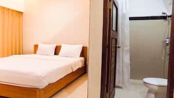 Quarto Duplo Deluxe | Secretária, cortinas/cortinados opacos, quartos insonorizados