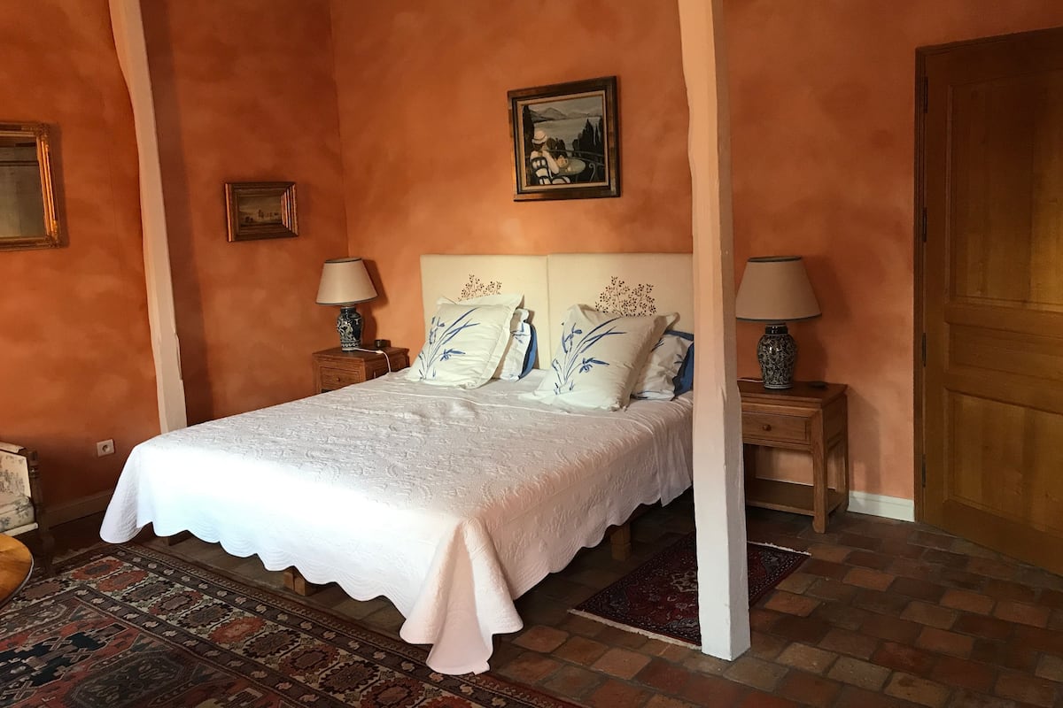 Roupa de alta qualidade, minibar grátis, cortinas/cortinados opacos