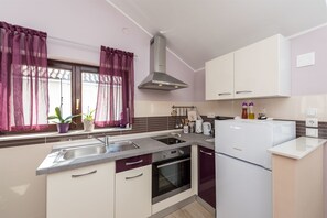 Cozinha privada | Geladeira, fogão, cooktop, máquina de café expresso