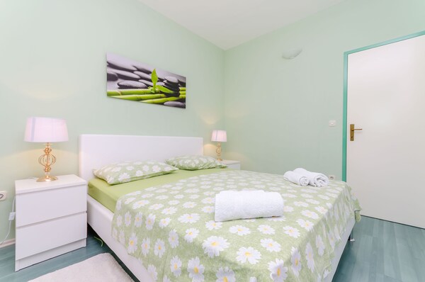 Apartments Zdenka - Seget Vranjica