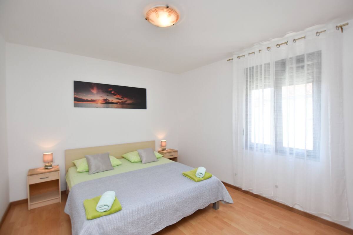 Apartamento (A2) | Ferros/tábuas de passar roupa, Wi-Fi de cortesia, roupa de cama