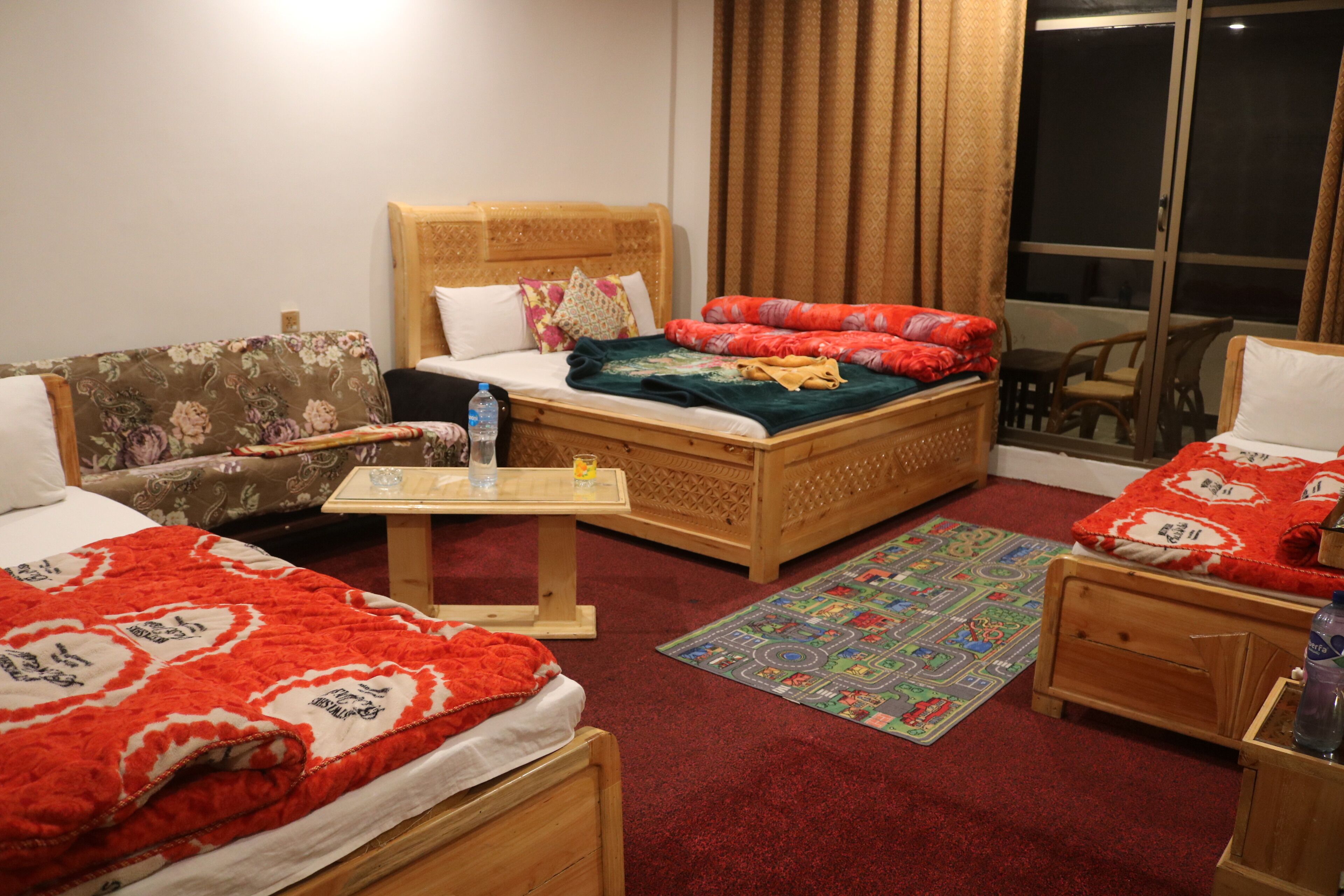 Quarto família | Escrivaninha, espaço de trabalho para notebook