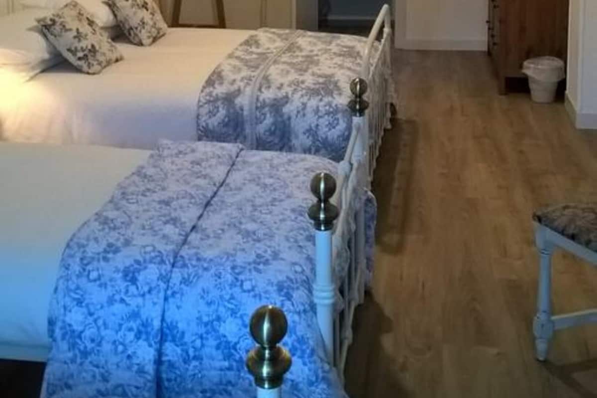 Quarto Familiar (1) | Roupa de alta qualidade, ferro/tábua de engomar 