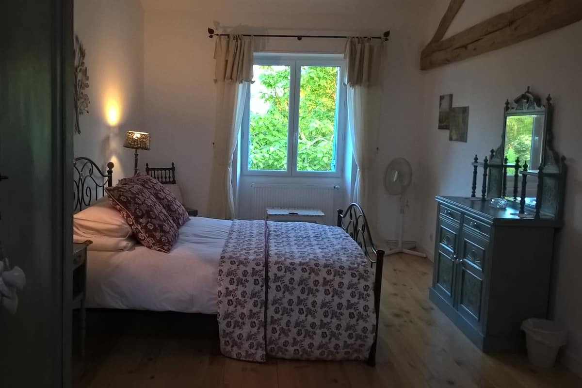 Quarto Familiar (4) | Roupa de alta qualidade, ferro/tábua de engomar 