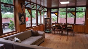 Pequeno-almoço completo diário incluído