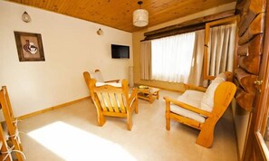 Cabana de Madeira Familiar | Sala | Televisor LED de 32 polegadas com canais por cabo, televisor