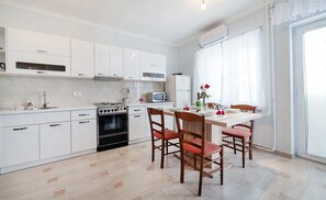 Cozinha privada | Geladeira, micro-ondas, cooktop, máquina de café expresso