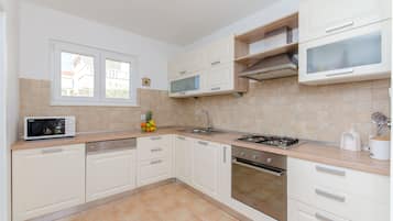 Cozinha privada | Um frigorífico, um micro-ondas, um forno, uma placa de cozinha