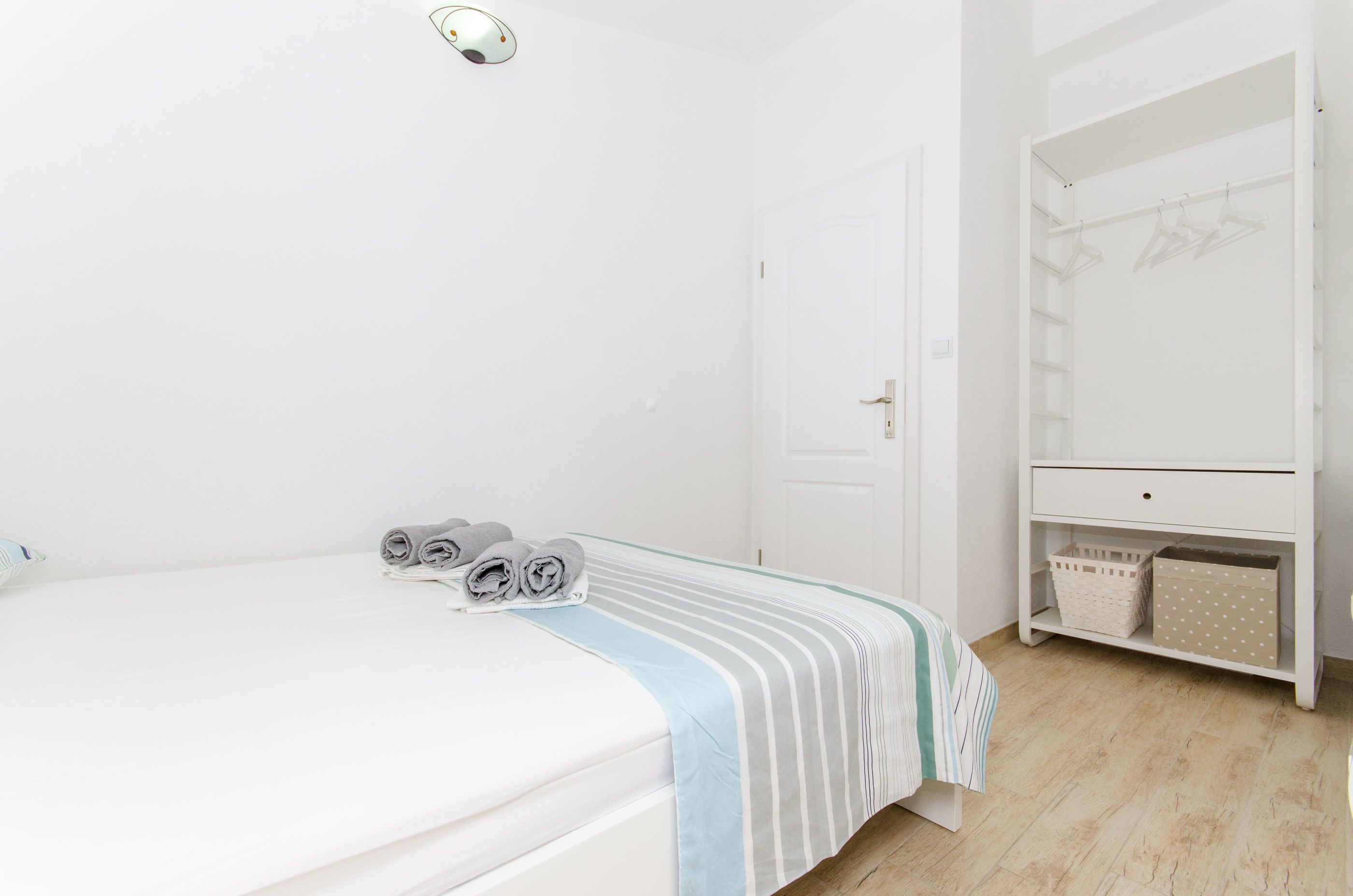 Ferro/tábua de engomar, Wi-fi grátis, roupa de cama fornecida 