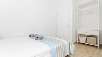 Ferro/tábua de engomar, Wi-fi grátis, roupa de cama fornecida