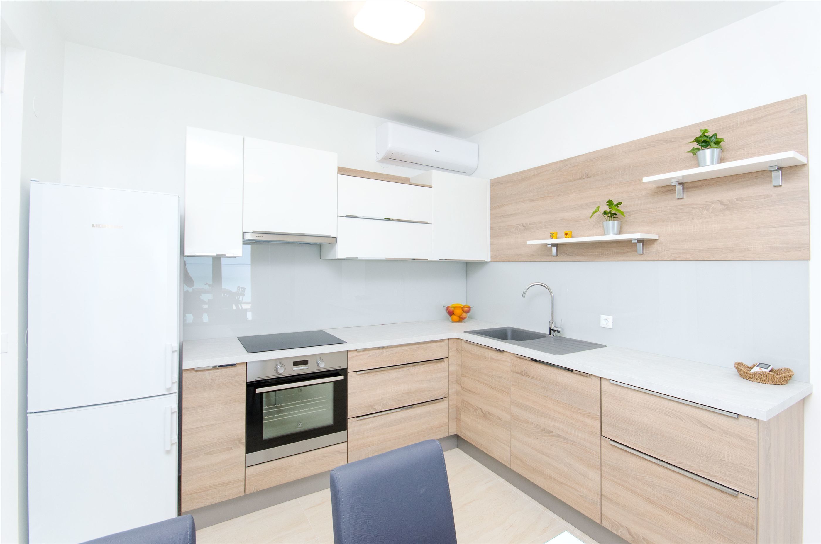 Cozinha privada | Um frigorífico, uma placa de cozinha, uma máquina de lavar louça 