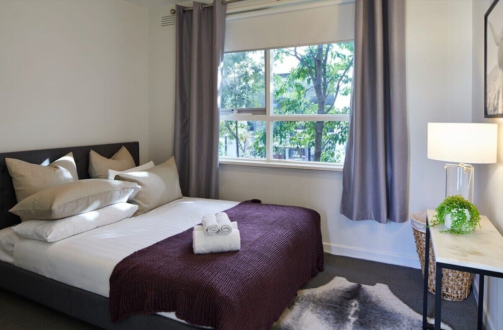 Charming Elwood St Kilda Apmnt With Parking - Bayside City