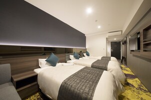 Quarto duplo, para não fumantes (Moderate, Extra Bed) | Escrivaninha, quartos à prova de som, Wi-Fi de cortesia, roupa de cama