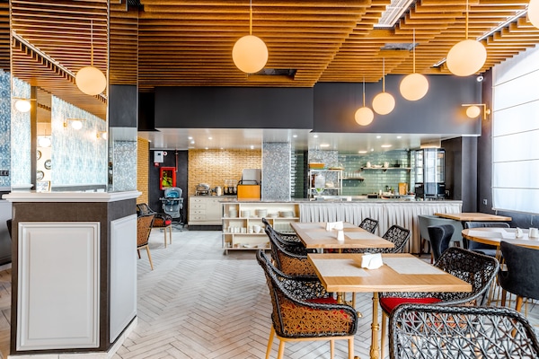 Café da manhã com buffet grátis todos os dias