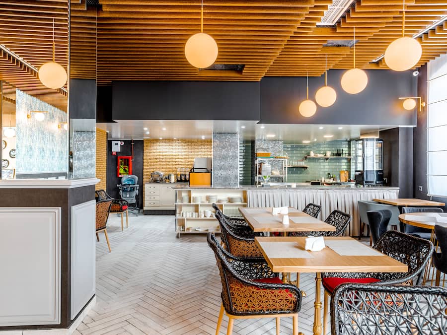 Café da manhã com buffet grátis todos os dias