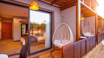 Quarto superior, acesso à piscina, ao lado da piscina | Roupas de cama premium, frigobar (abastecido com alguns itens grátis)