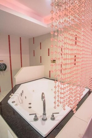 Suite Deluxe | Banheira de hidromassagem