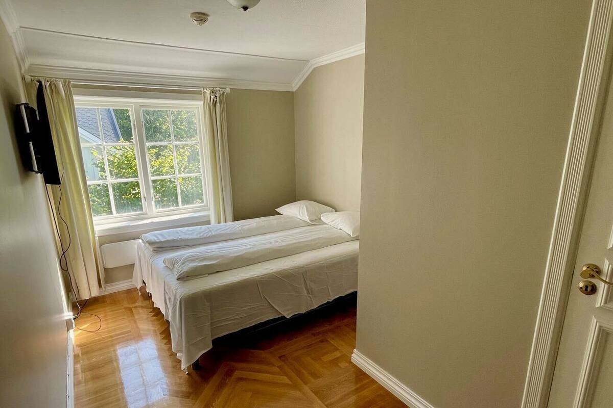 Quarto Duplo Básico | Berços/camas para crianças, Wi-fi grátis, roupa de cama fornecida