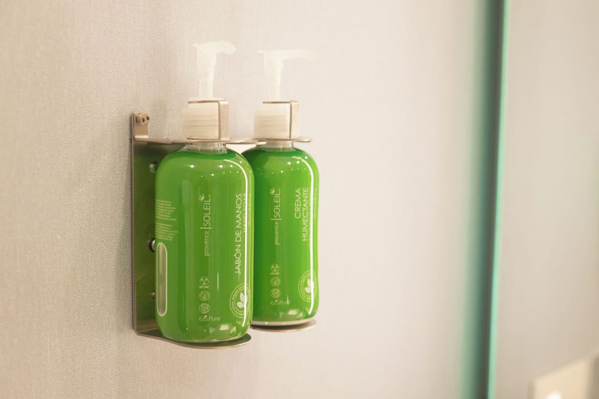 Quarto standard, 1 cama King, acessível | Comodidades do quarto