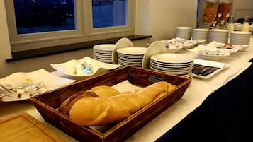 Café da manhã continental grátis todos os dias