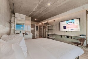 Cofre no quarto, secretária 