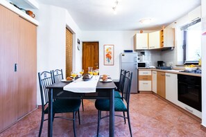 Cozinha privada | Um frigorífico, um micro-ondas, uma placa de cozinha 