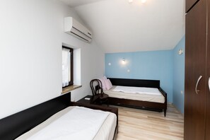 Ferro/tábua de engomar, roupa de cama fornecida 