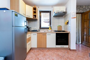 Cozinha privada | Um frigorífico, um micro-ondas, uma placa de cozinha 